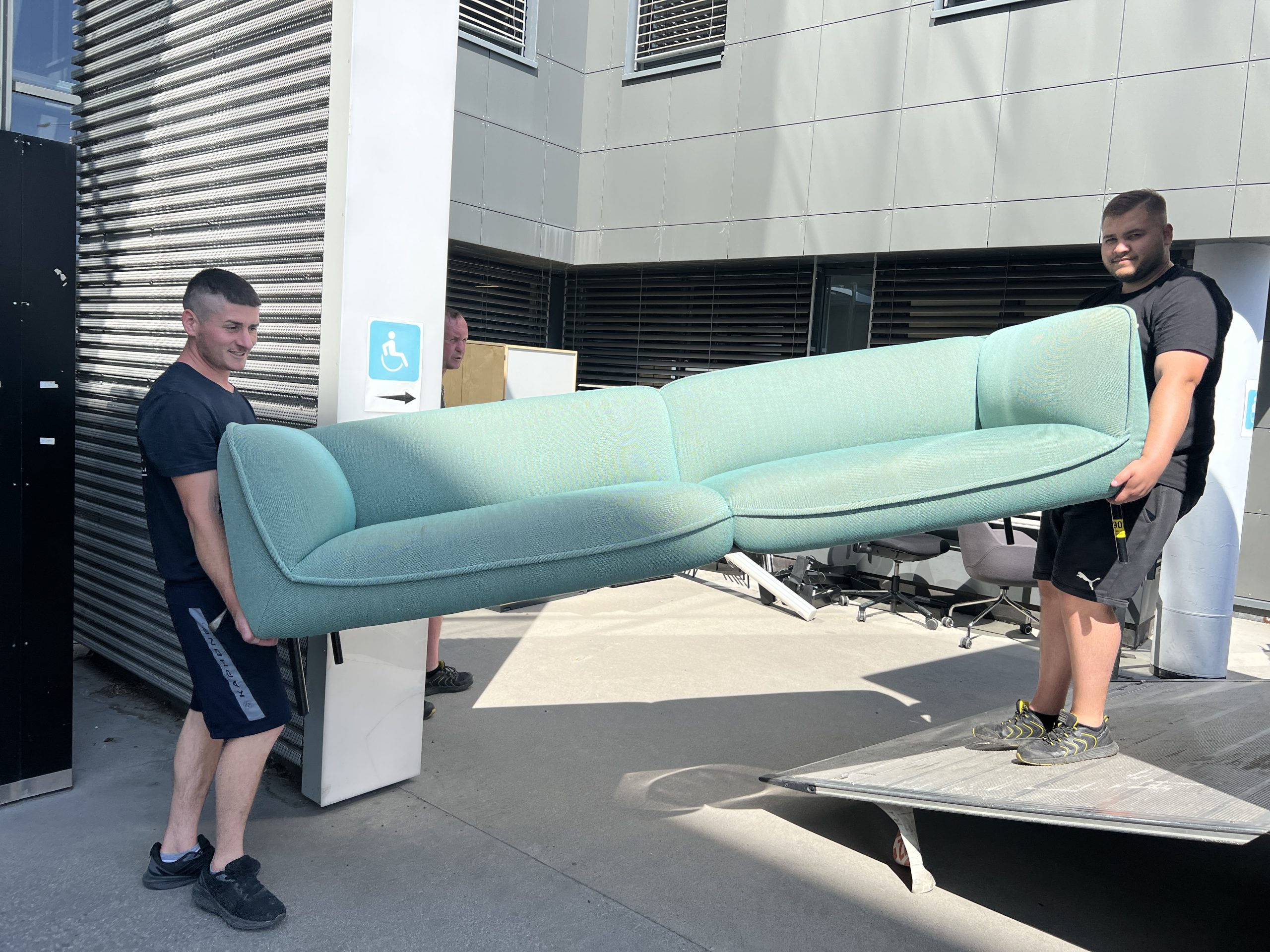 Flytte møbler til en rimelig pris / Flytting av tunge møbe